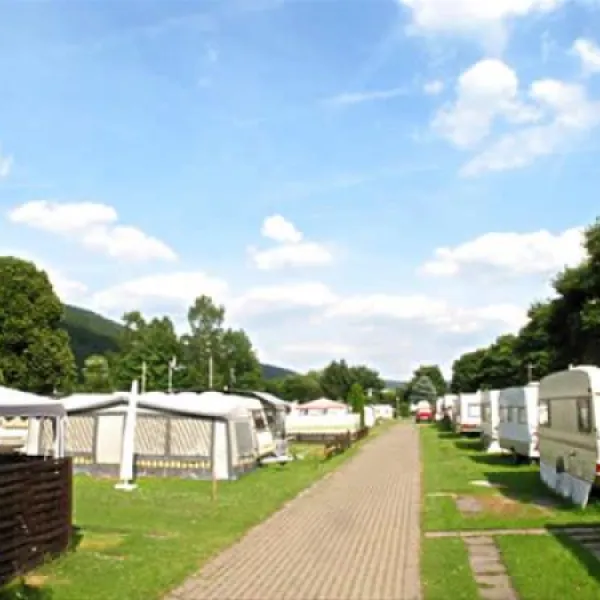 Camping am beheizten Freibad in Deutschland - Spottocamp - Spottocamp